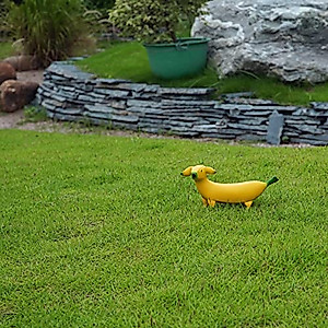 Lhocm Cute Banana Dog Garden Statues Figurines Ornaments, Creative Resin Garden Gnomes Funny Dog Statues for Home, Patio, Garden, Yard, Office, Outdoor Spring Decorations, Personalized Garden Gifts