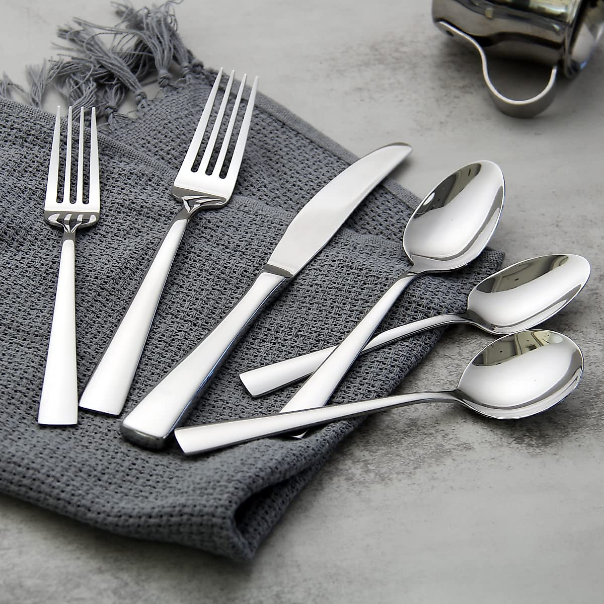 faderic Cutlery Set, 24 Piece Stainless Steel Silverware Set With Soup Spoons for 4, Flatware Set, Silver