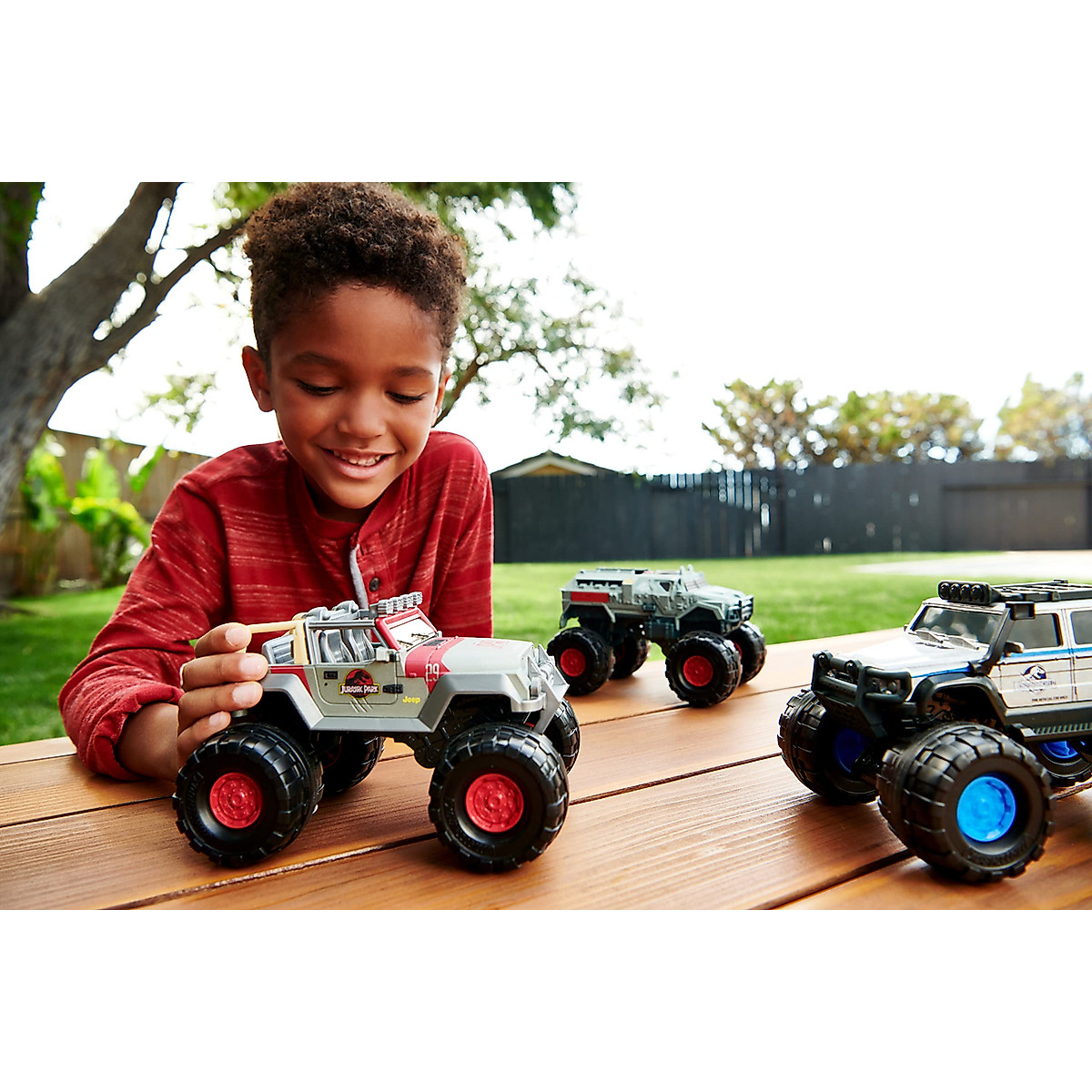 Matchbox Jurassic World Dominion Jeep Wrangler 124-Scale Truck with Large Wheels, Toy Gift and Car Collectible for Dinosaur Fans