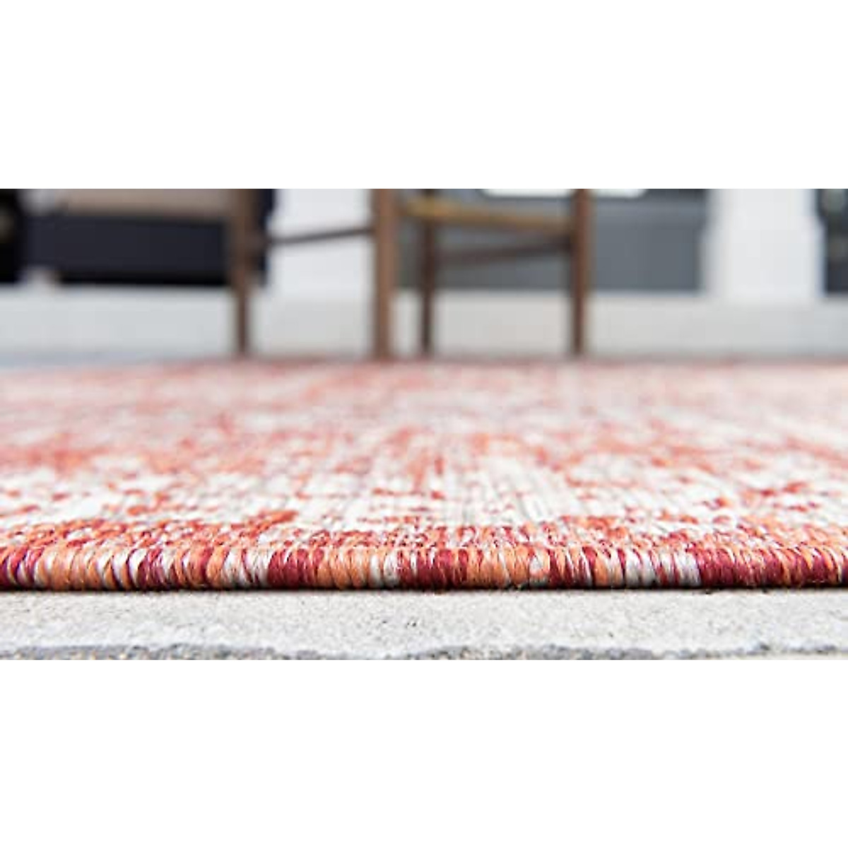Rugs.com Outdoor Traditional Collection Rug – 4 Ft Round Rust Red Flatweave Rug Perfect for Kitchens, Dining Rooms