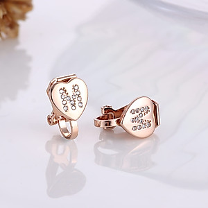 FUNRUN JEWELRY Heart Initial Clip on Stud Earrings for Women Rose Gold Plated Dainty Alphabet Letters A-Z Stud Earrings Non Pierced Stud Earrings(M)
