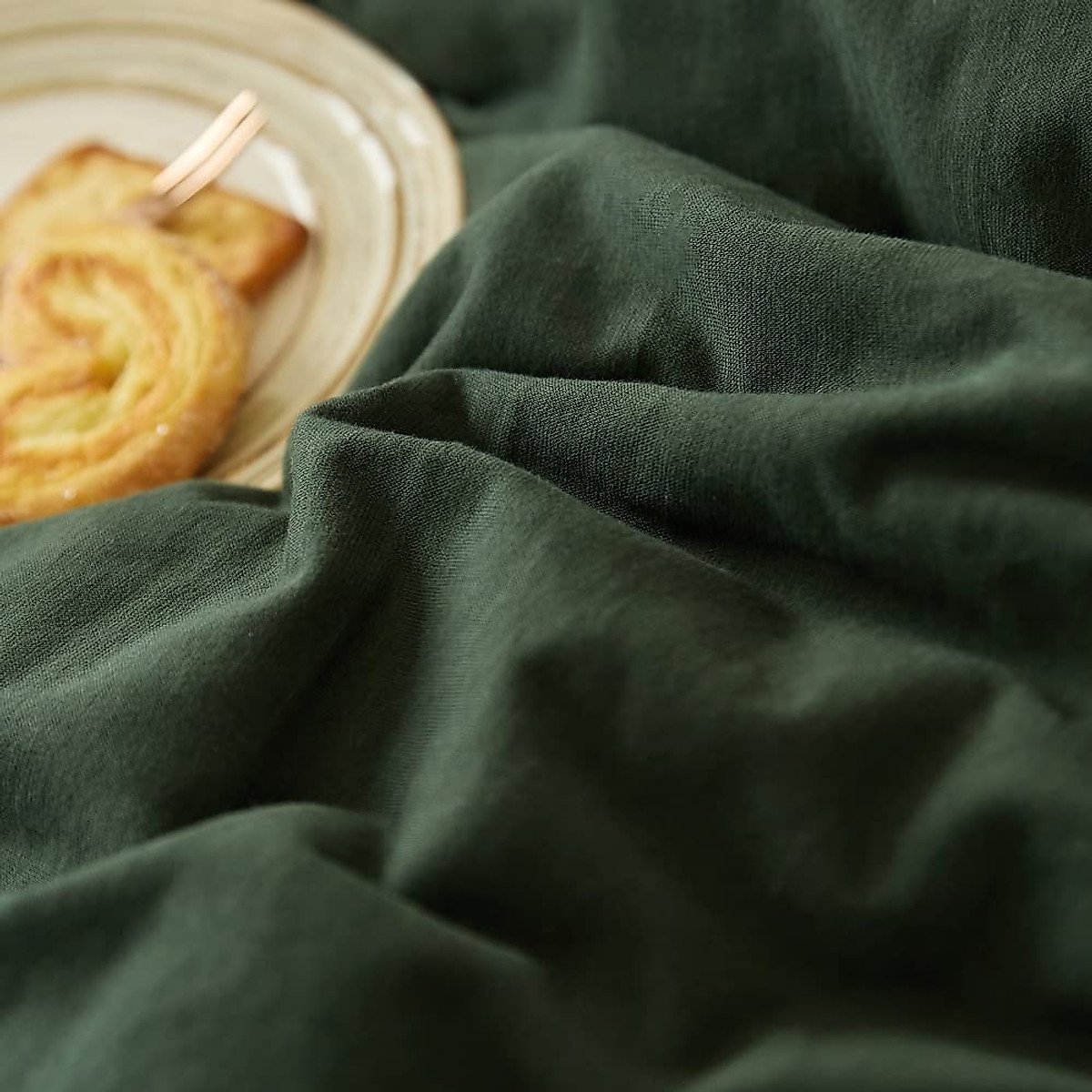 AMWAN Olive Green 4 PCS Bedding Set 【1 Queen Duvet Cover + 2 Standard Queen Pillowcases + 1 Queen Fitted Sheet】