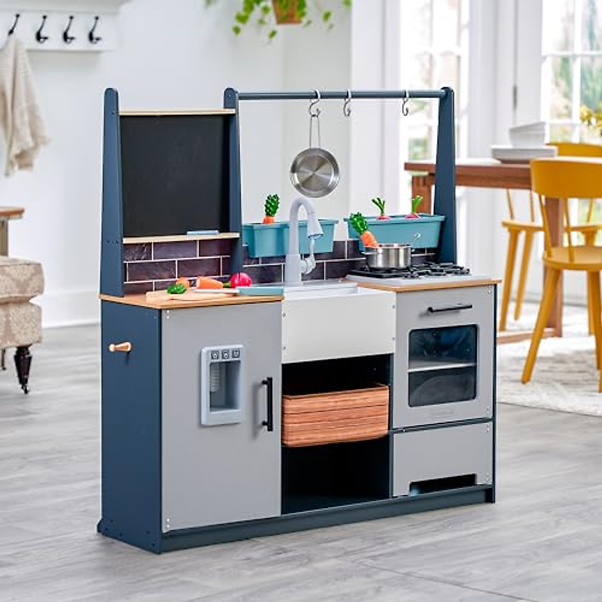 KidKraft Wooden Farm to Table Play Kitchen with EZ Kraft Assembly™, Lights & Sounds, Ice Maker and 17 Accessories