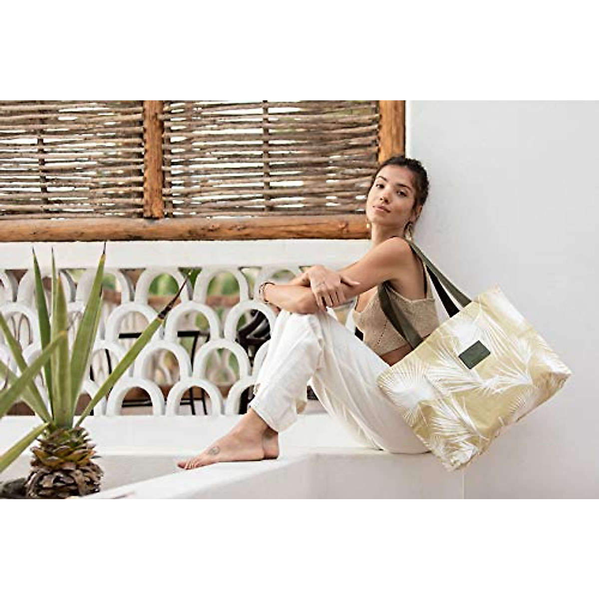 ALOHA Collection Splash-Proof Reversible Day Palms Holo Holo Tote in Sand