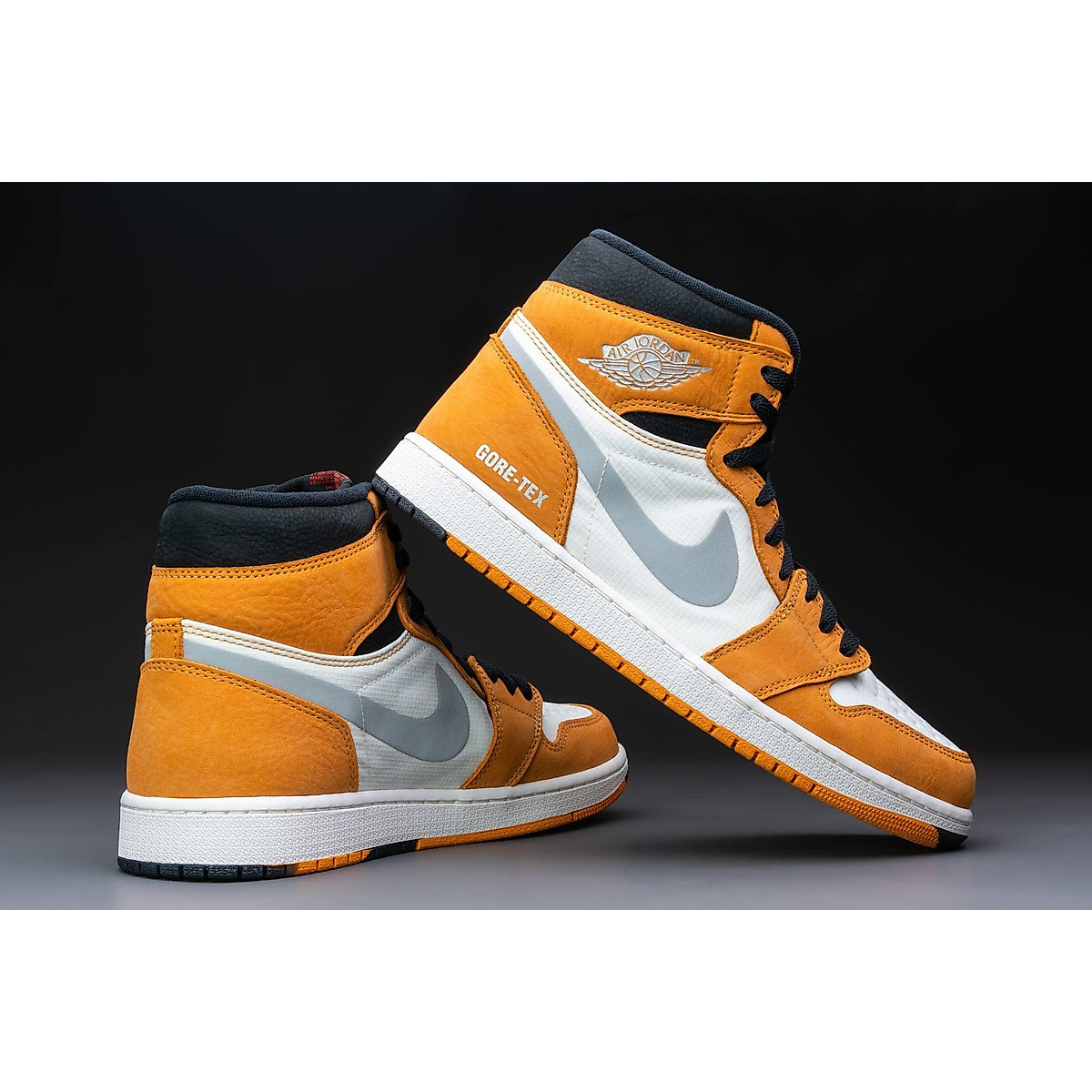 Jordan Mens Air Jordan 1 Element Gore-TEX DB2889 700 Light Curry - Size 9.5