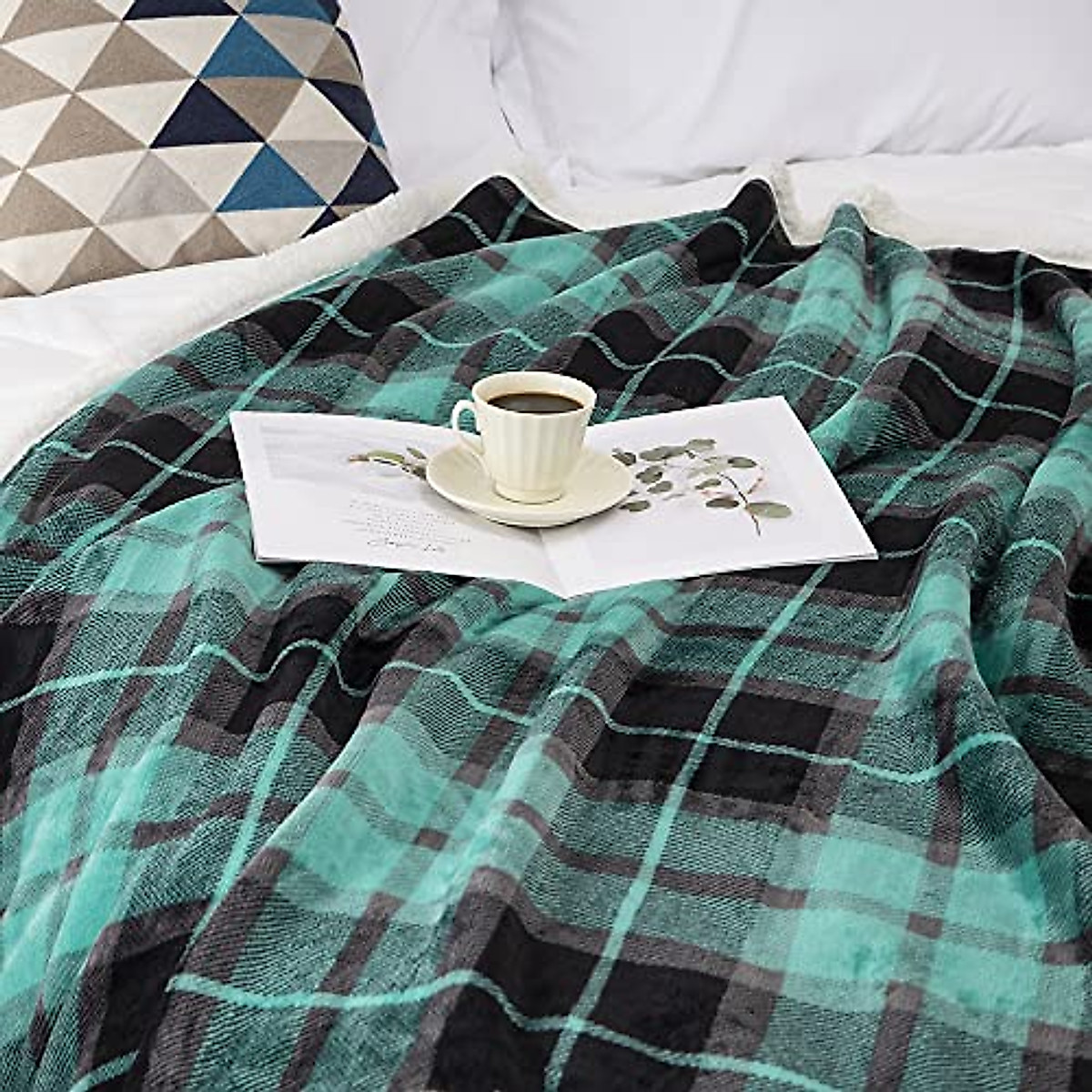Gealaek Sherpa Throw Blanket Green Buffalo Plaid Blanket Fuzzy Soft Warm Cozy Reversible Microfiber Throw for Couch Sofa Bed Office Camping 50"x60"