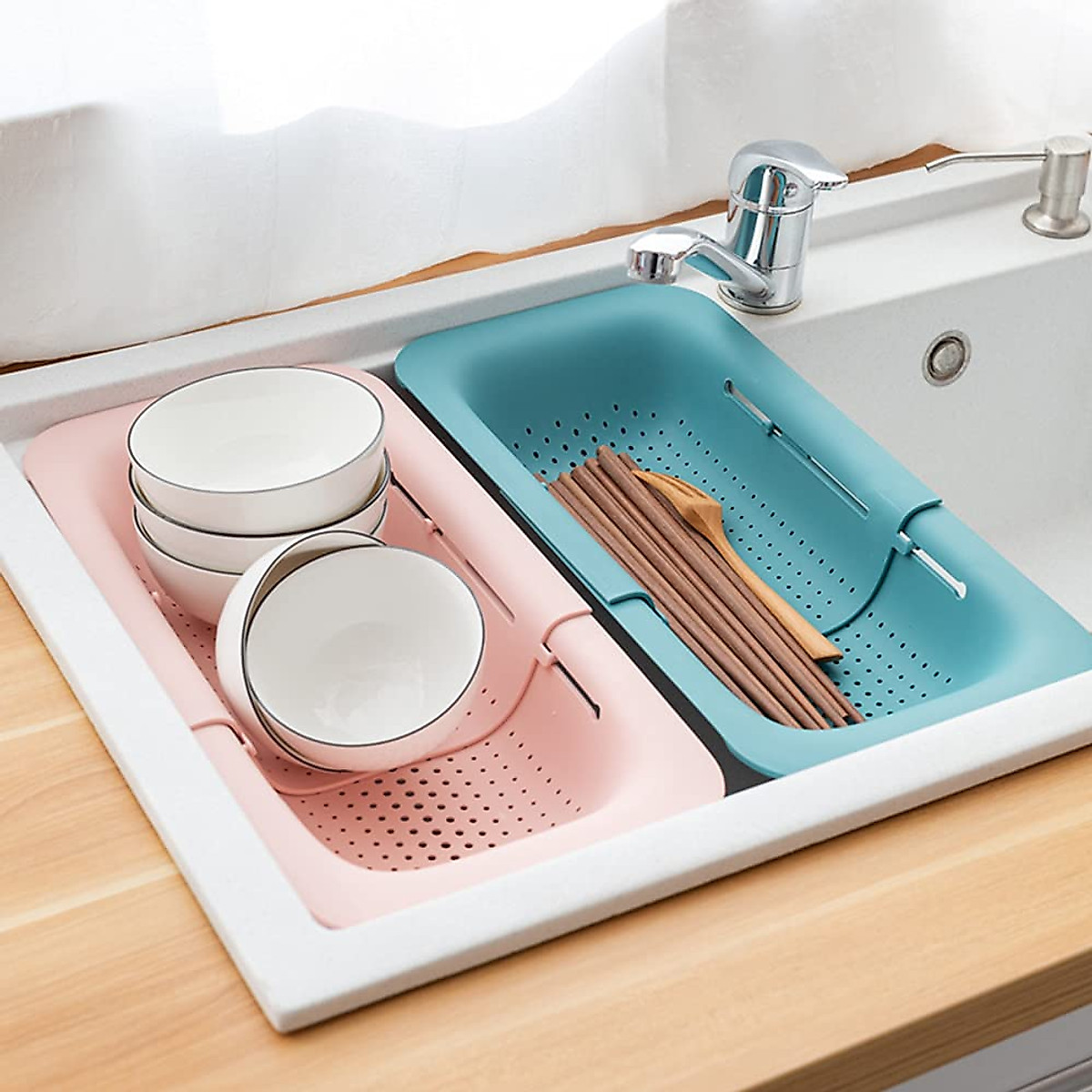 Collapsible Sink Colanders and Strainers Basket Over the Sink Colander Collapsible Colander Extendable Plastic Fruit Vegetable Strainer Drainer Basket for Kitchen(Length 14.3 inch-19.4 inch) (Pink)