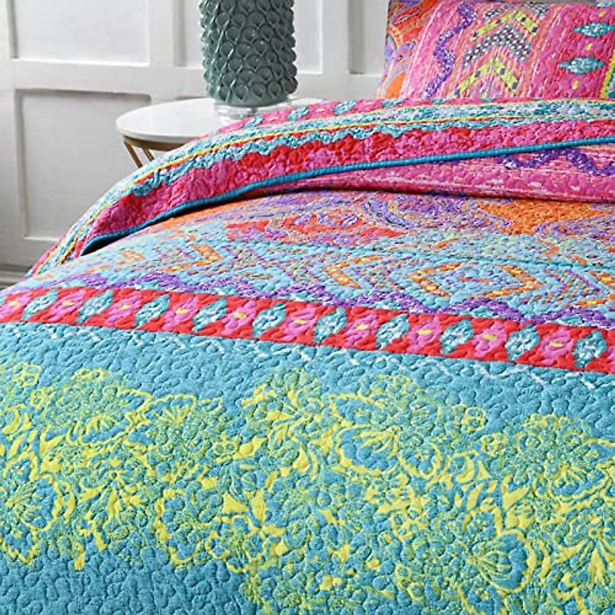 Qucover Boho Quilt Throw, Soft Microfiber Pink Blue Bohemian Bed Spread, Ethnic Style Lightweight Quilt Throw Blanket for Couch Sofa (Small Single)