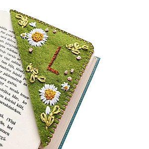 MOTEERLLU Personalized Hand Embroidered Corner Bookmark,26 Letters Cute Felt Triangle Bookmark for Women, Embroidery Corner Bookmarks Accessories for Book Lovers (Summer,L)