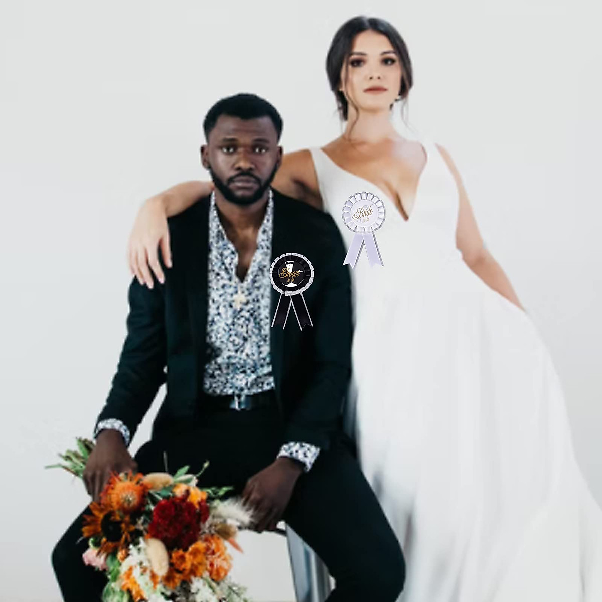 2 Pieces Tinplate Badge Bride to Be and Groom to Be Pins Wedding Buttons for Valentine's Day Prom Party Props Bachelorette Party Engagement Celebration Wedding Decorations