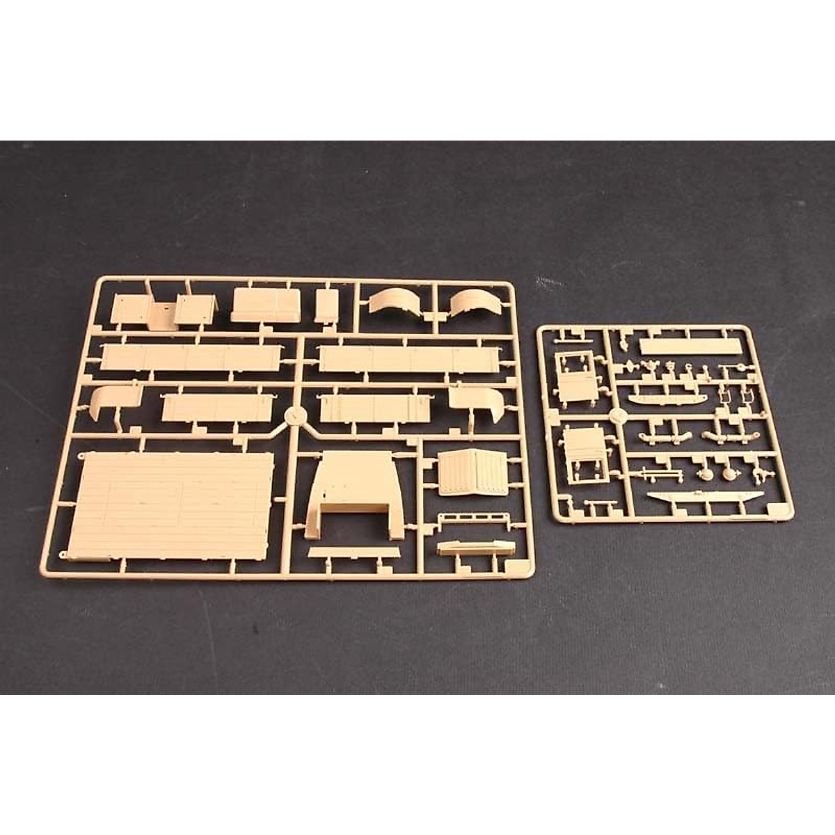 Trumpeter 1/35 Russian Voroshilovets Heavy Artillery Tractor