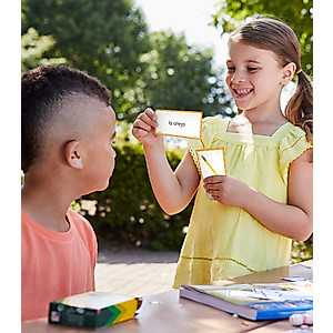 Carson Dellosa 104 Spanish Flash Cards for Kids, Spanish Vocabulary Flash Cards for Beginners, Picture Flash Cards for Toddlers, Learning Spanish Game for Beginners