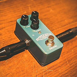 NUX Monterey Vibe Guitar Effects Pedal with an optional Tremolo Effect Firmware Upgradable True Bypass