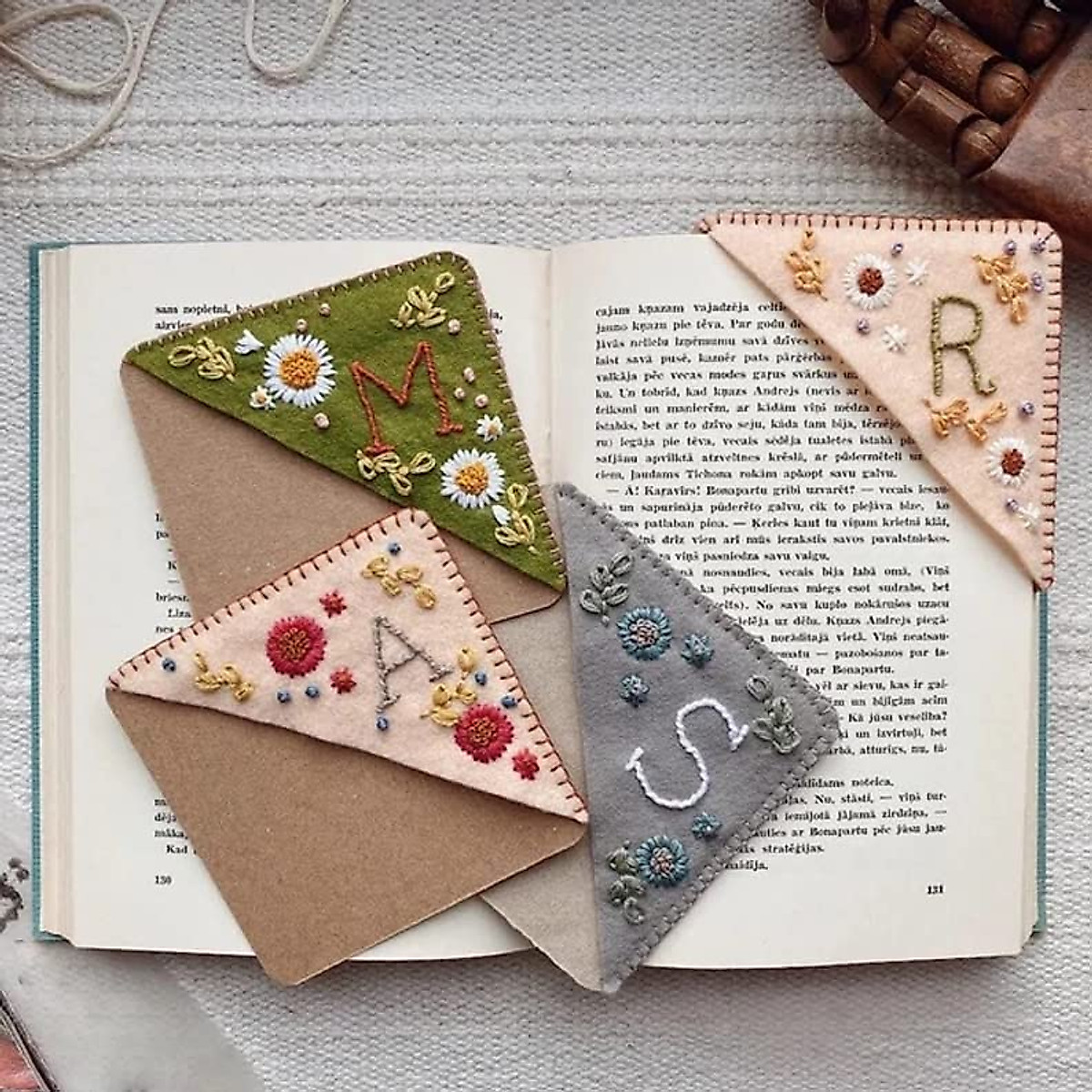 Personalized Hand Embroidered Corner Bookmark, Cute Flower Letter Embroidery Bookmarks, Felt Triangle Page Corner for Book Reading Lovers Meaningful Gift