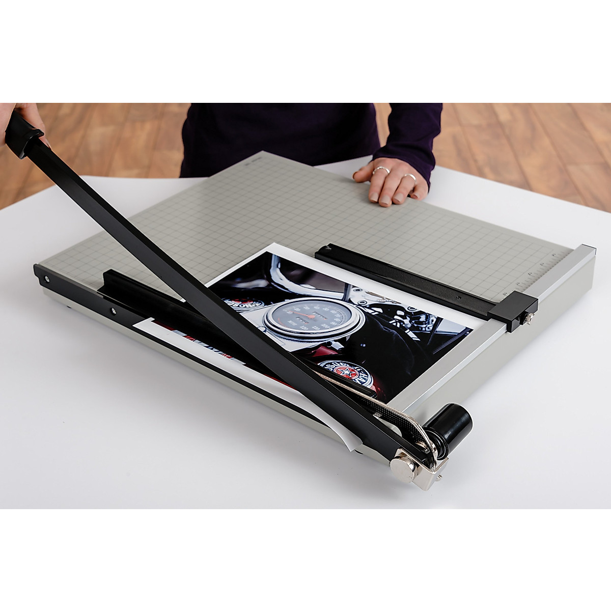 Dahle Vantage 18e Paper Trimmer, 18" Cut Length, 15 Sheet, Automatic Clamp, Adjustable Guide, Metal Base with 1/2" Gridlines, Guillotine Paper Cutter