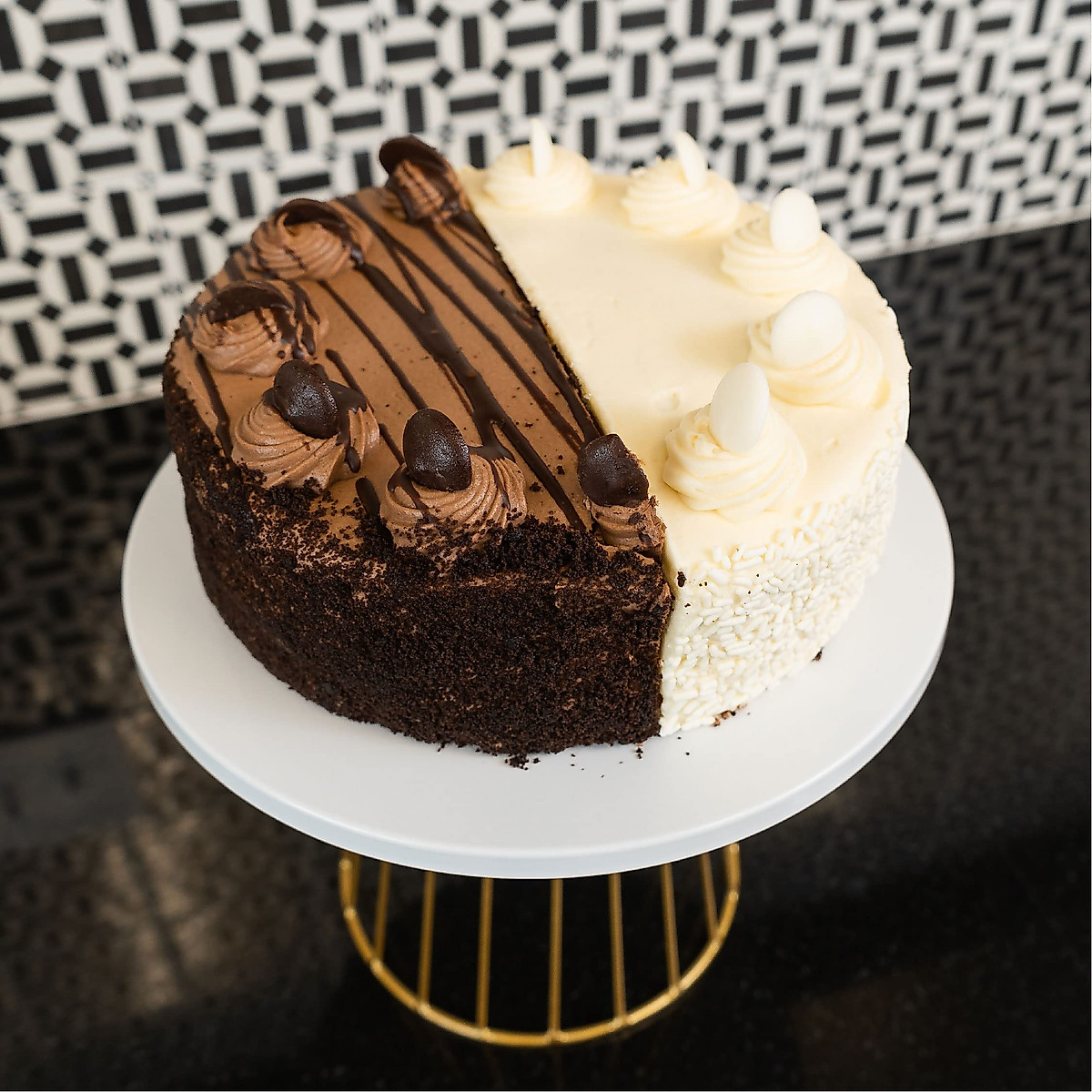 White Cake Stand for Elegant Dessert Table Displays, Easy-to-Clean Round Gold Cake Stand or Cupcake Stand for Weddings, Birthdays & All Party Occasions (10-inch)