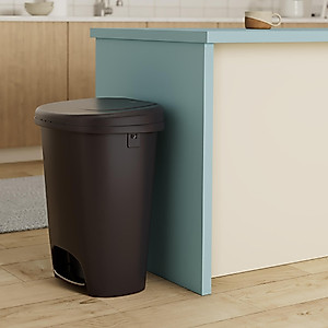 Rubbermaid Classic 13 Gallon Premium Step-On Trash Can with Lid and Stainless-Steel Pedal, Black Waste Bin for Kitchen