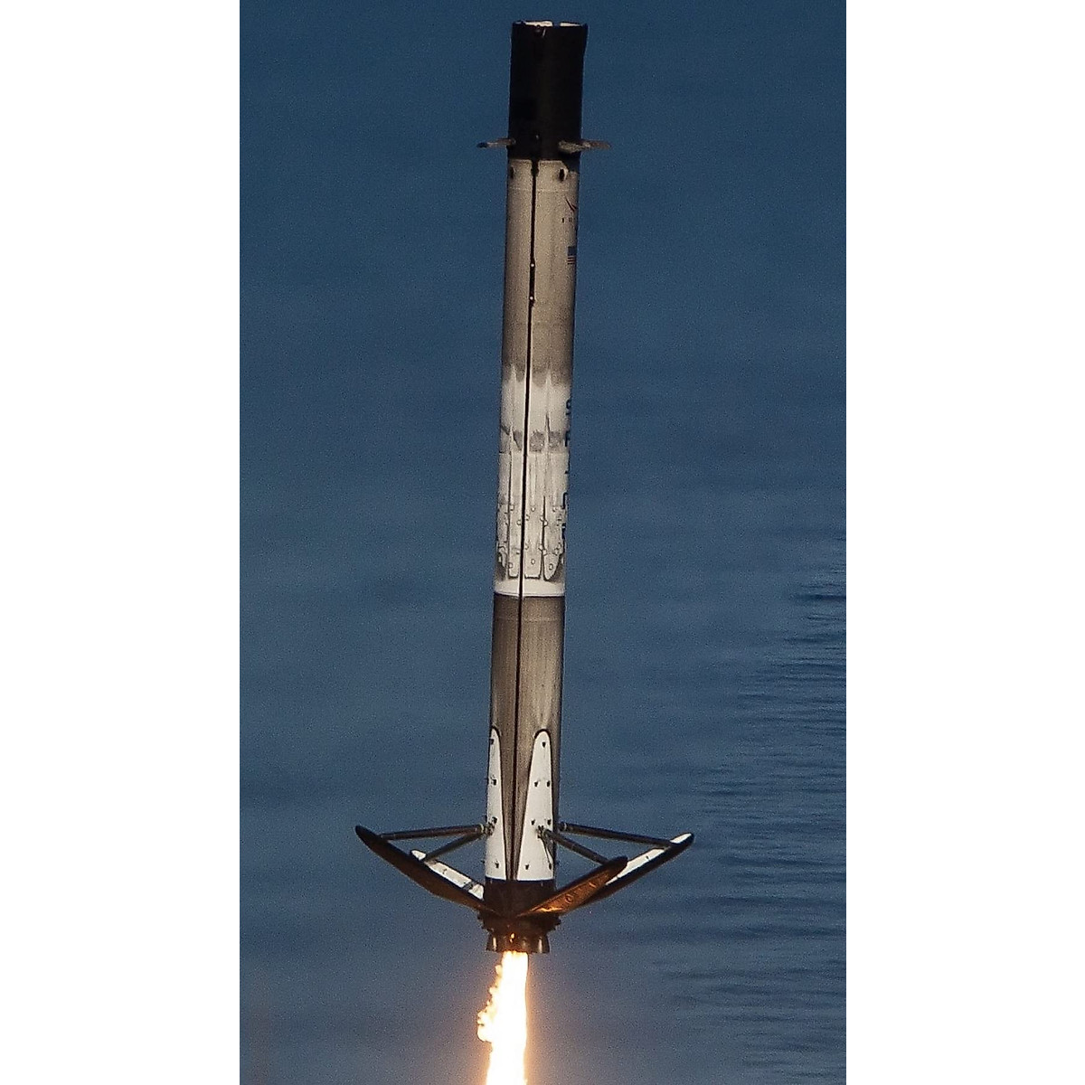 SpaceX Model Falcon 9 Rocket Model First Stage Rocket Recovery Attitude Ornament