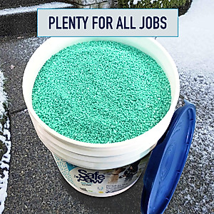 Safe Paw Pet-Safe Ice Melt, Salt & Chloride-Free Deicer, 35 Lbs - Non-Corrosive, Dog-Friendly Snow Melter for Concrete, Wood Decks, Driveways & Sidewalks, 100 Sq. Ft. Coverage Per Pound