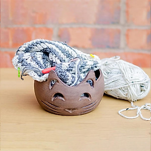 Cute Cat Yarn Bowl, Yarn Bowls Yarn Storage Bowl with Carved Holes & Drill, Creative Wooden Handmade Round Woolen Bowl for DIY Knitting Crocheting Accessories (B)