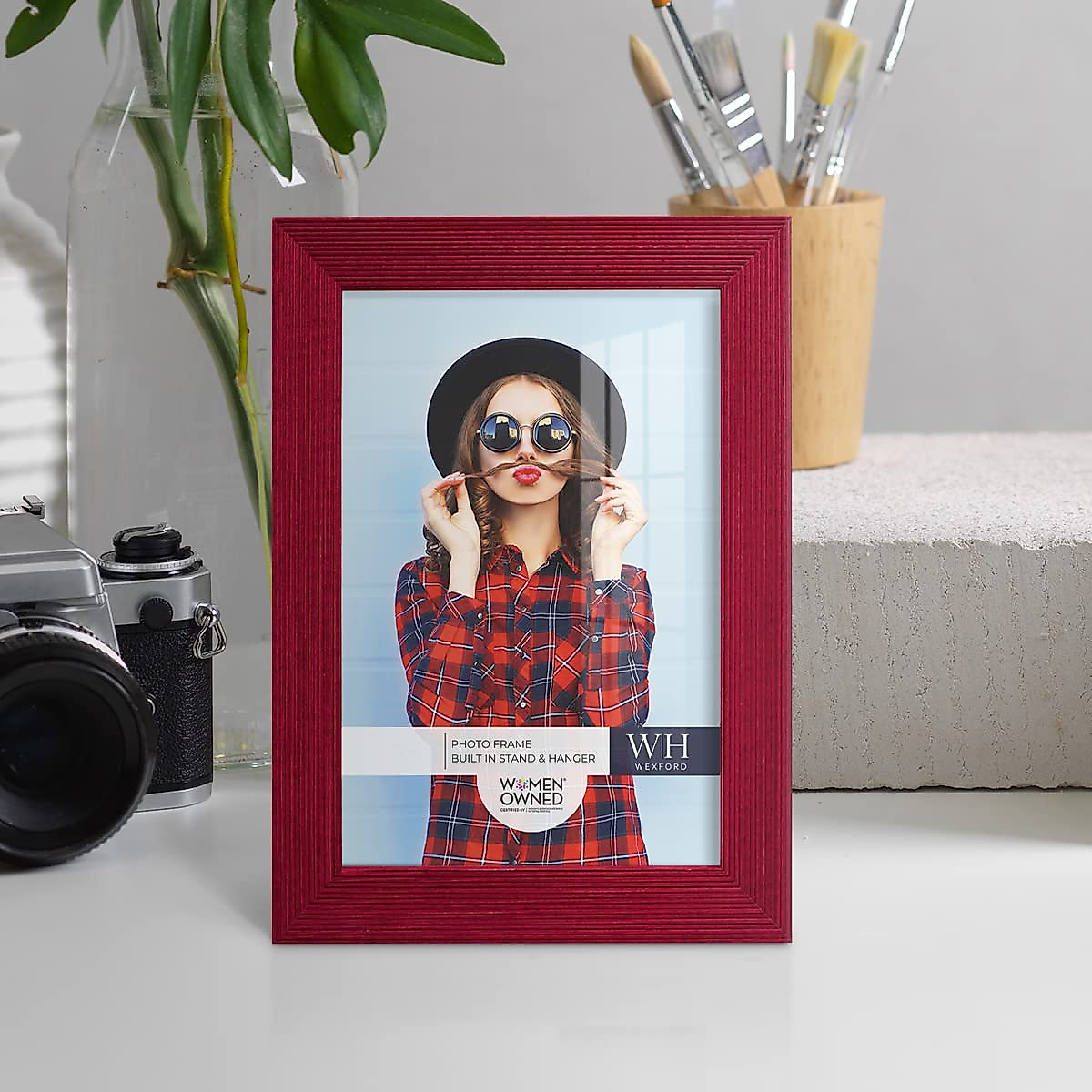 Renditions Gallery 5x7 inch Picture Frame Set of 2 High-end Modern Style, Made of Solid Wood and High Definition Glass Ready for Wall and Tabletop Photo Display, Red Frame