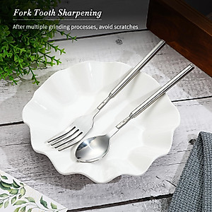 Geetery 2 Pcs Telescopic Spoon Fork Set Extendable Fork Spoon Stainless Steel Dinner Fork Extends to 25 Inch Anti Rust Fruit Dessert Long Handle Fork Spoon Cutlery Set for Barbecue Toasting Dinner