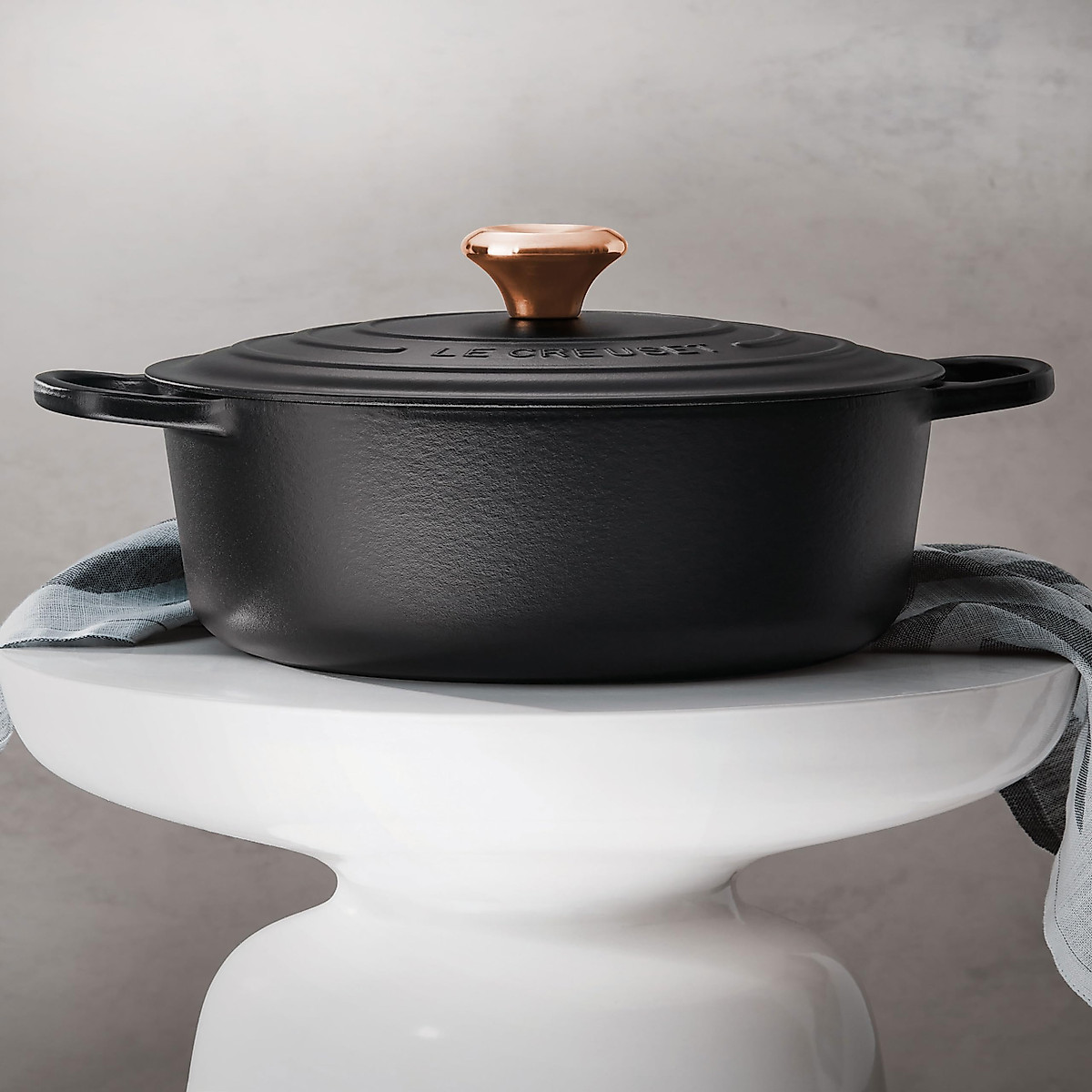 Le Creuset Signature 6.75-quart Round Wide Dutch Oven with Copper Knob (Licorice)