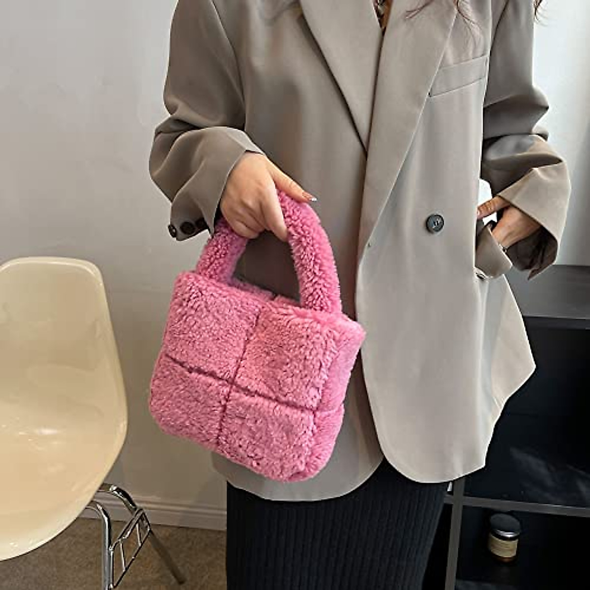 Fluffy Tote Bag Faux Fur Purse for Women Soft Fuzzy Tote Purse Girls Plush Hobo Handbag Fleece Purse for Fall Winter