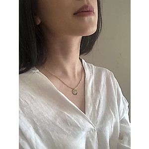 UMAGICBOX Disc Birth Flower Necklace 18k Gold Engraved Custom Dainty Birth Month Floral Pendant Charm Personalized Jewelry Birthday Gift for Women New Mom Best Friend