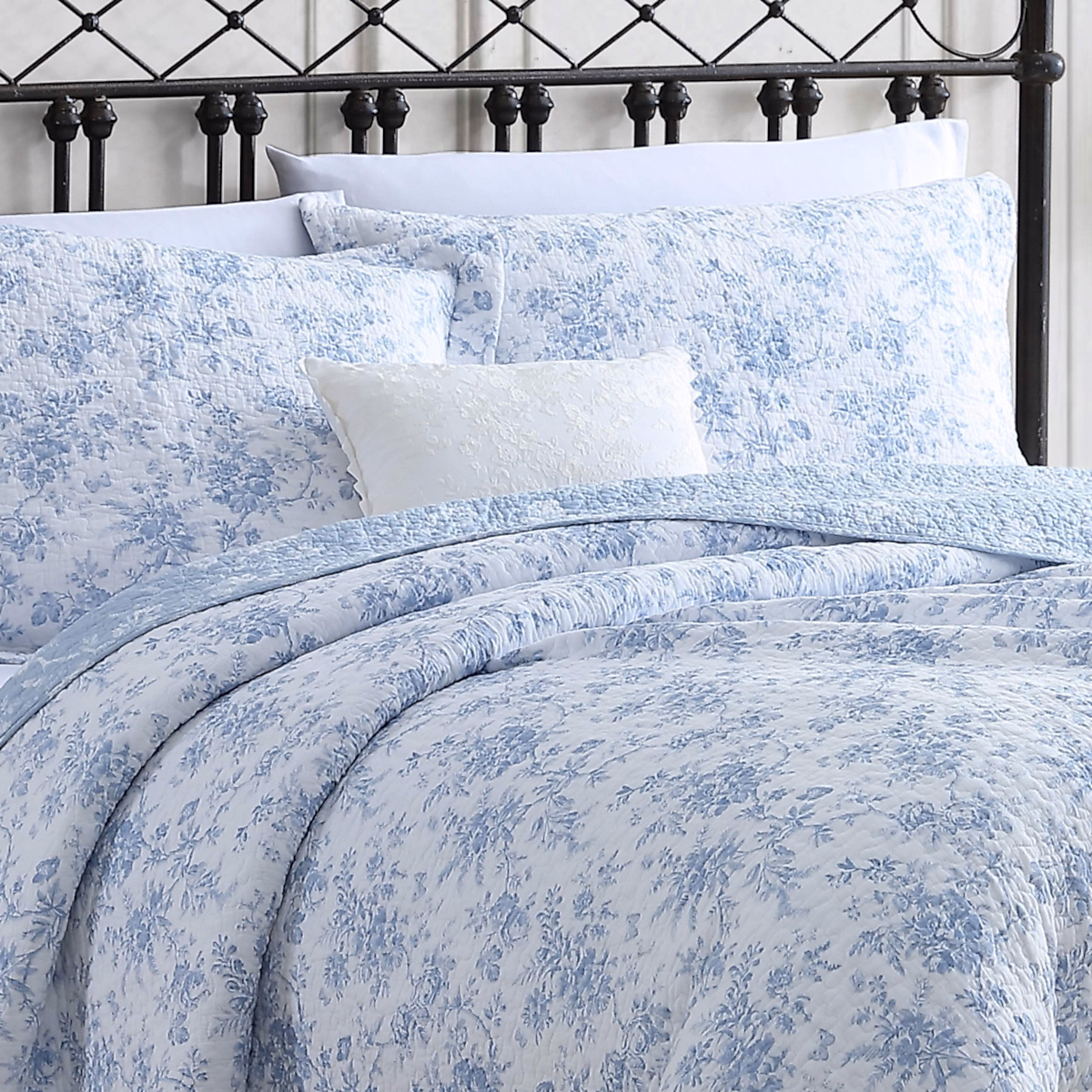 Laura Ashley Home - Twin Quilt Set, Reversible Floral Cotton Bedding with Matching Sham, Home Decor for All Seasons (Walled Garden Blue, Twin)