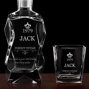 Maverton Whiskey decanter set with 2 glasses for man - Personalized liquor dispenser for him - Whisky carafe for Birthday - 3 piece set for whiskey lovers - PERFECT