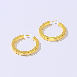 FAMARINE Square Tube Gold Hoop Earrings for Women 18K Gold Plated Hoops with Brushed Finished Chunky Earrings