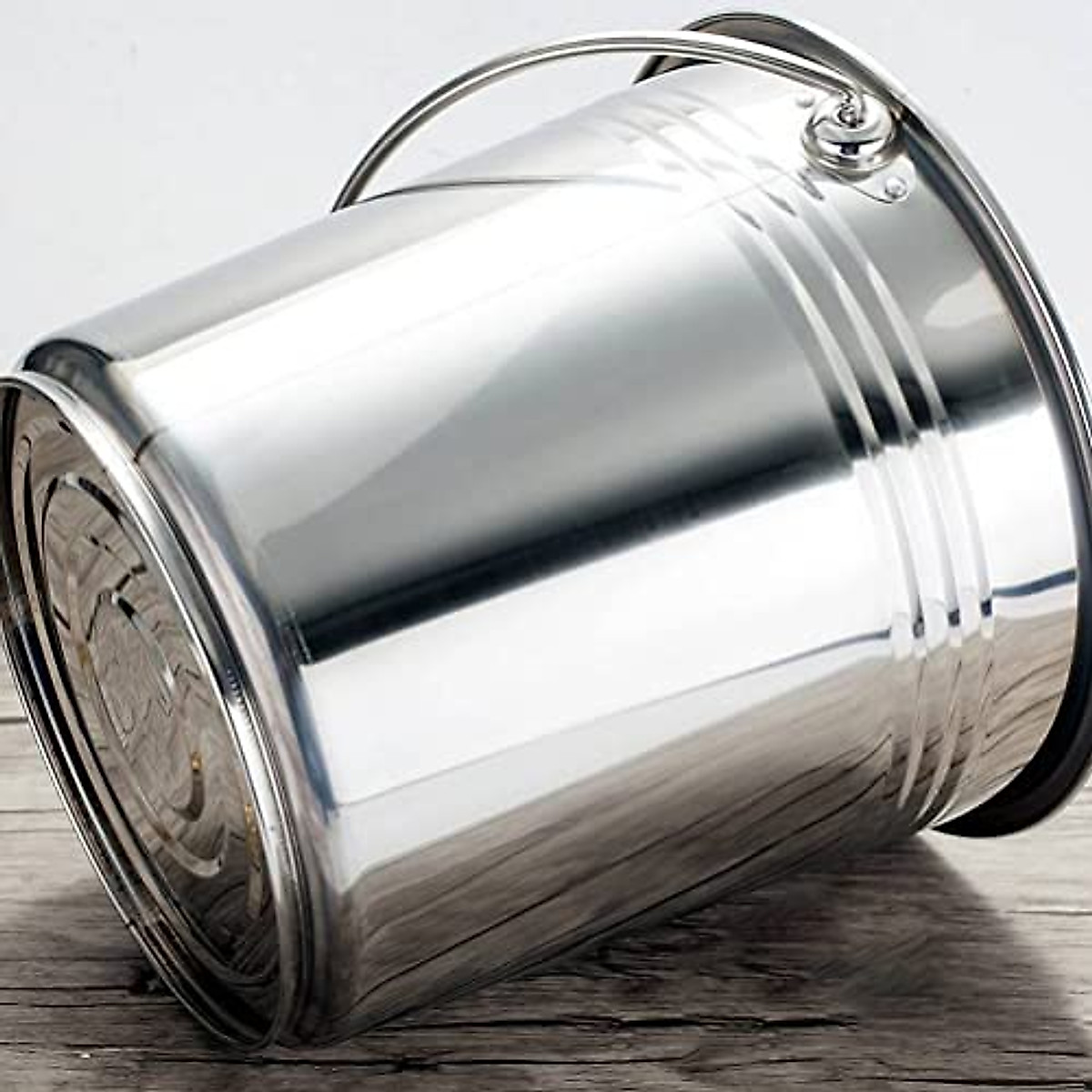 Yardwe Compost Bin Stainless Steel Compost Bucket Kitchen Countertop Odorless Compost Pail with Lid Food Waste Container with Carrying Handle for Outdoor Indoor Silver