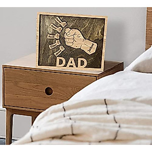 Personalized Fists Fathers Day Wood Sign, Custom Dad Plaque Family Tree Frames Wooden Plaques Decor Engraved Family Names Desk Plaque for Dad、Daddy、Papa、Grandpa from Daughter, Son,Wife - Dad、Grandpa Gifts