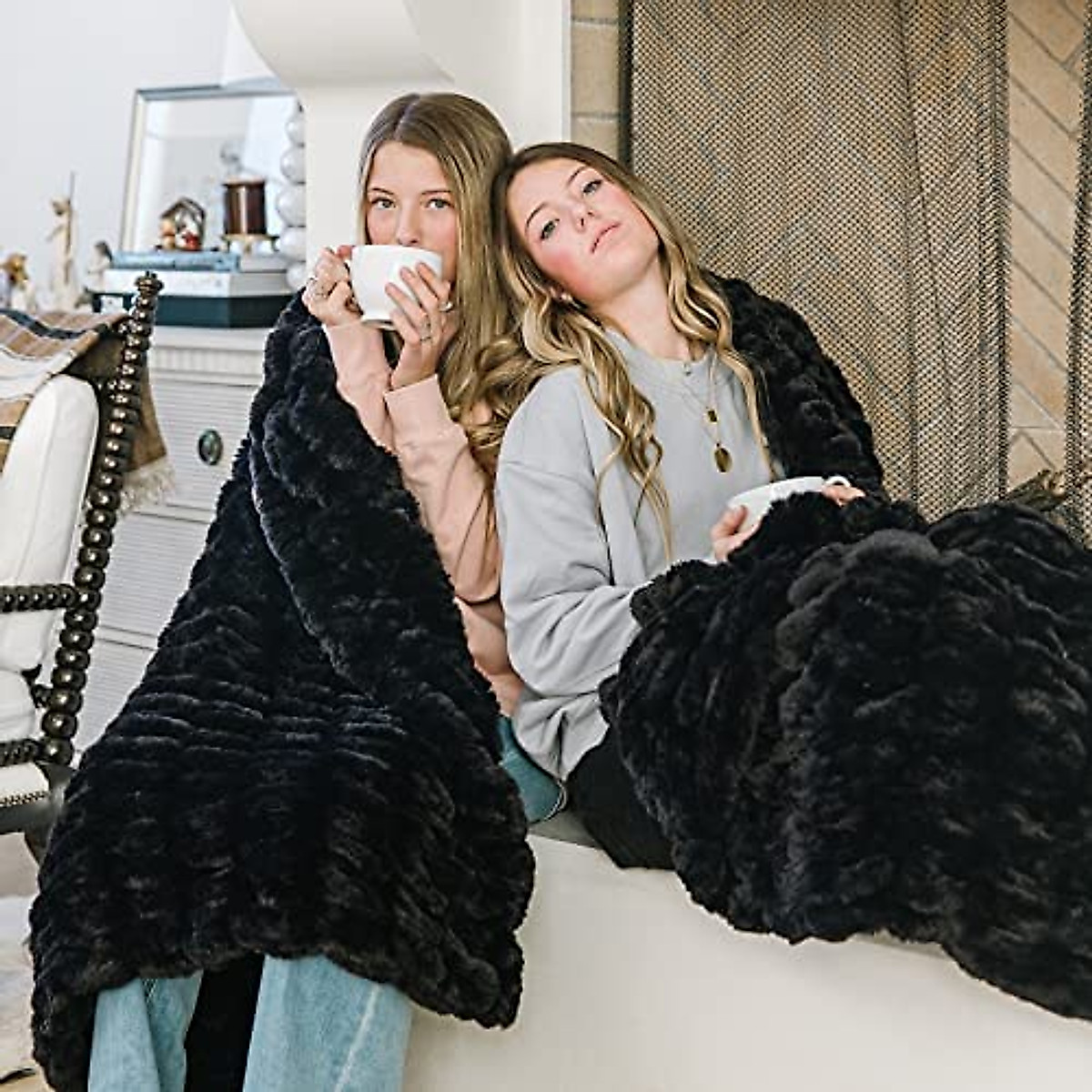 Minky Designs Minky Blankets | Chic Level Comfort | Ideal for Adults, Kids, Teens | Super Soft, Warm & Cozy