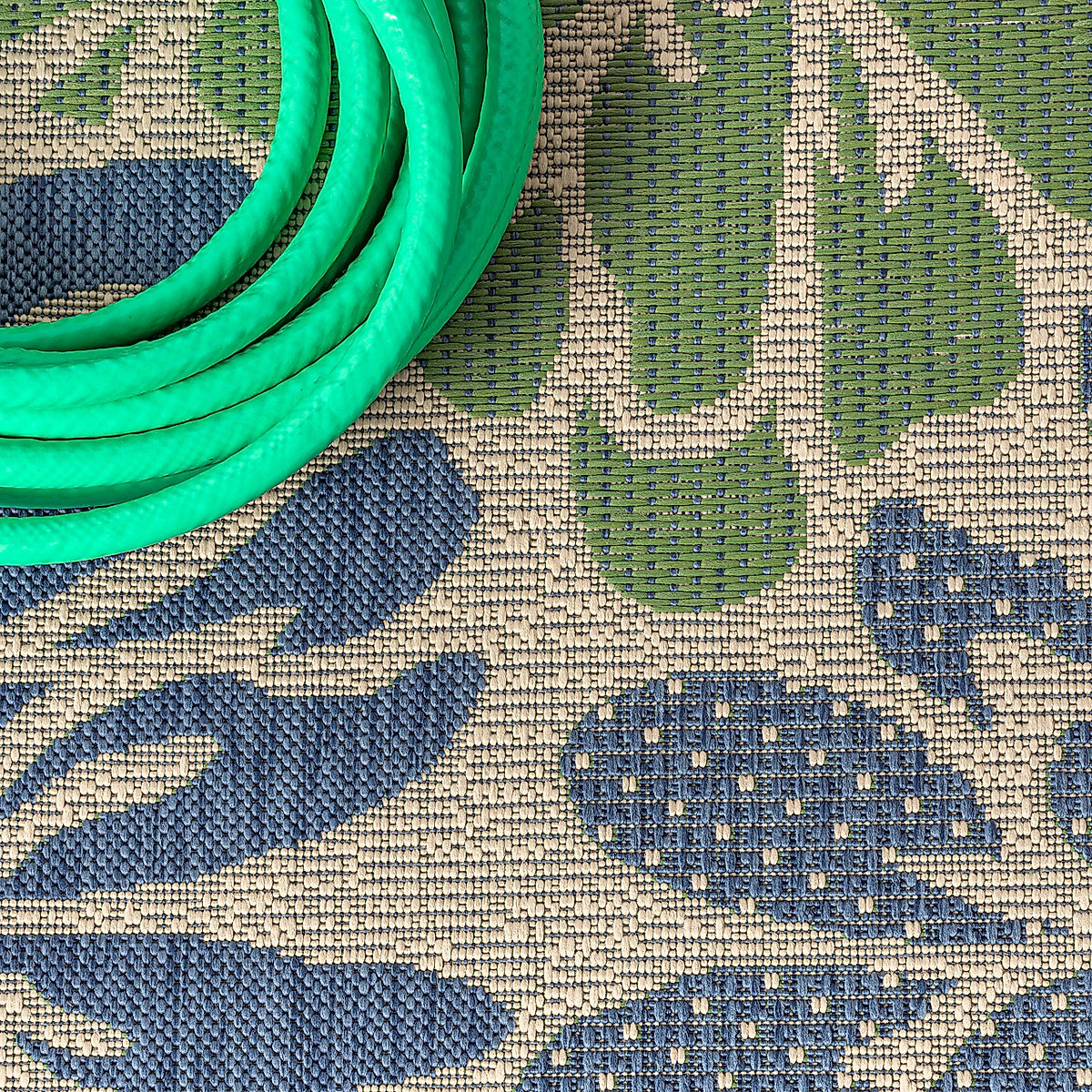 JONATHAN Y SMB110B-9 Zinnia Modern Floral Textured Weave Indoor Outdoor Area-Rug Bohemian Coastal Easy-Cleaning Bedroom Kitchen Backyard Patio Non Shedding, 9 X 12, Navy/Green