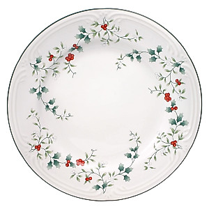 Pfaltzgraff Winterberry 10-1/2-Inch Dinner Plates, Set of 4