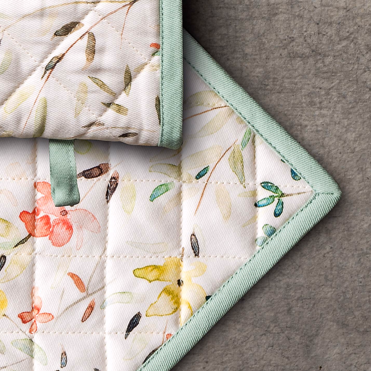 Maison d' Hermine Oven Mitt & Pot Holder 100% Cotton Heat Resistant Oven Gloves (7.5"x13") & Hot Pads (8"x8") Combo, BBQ, Cooking, Chef & Restaurants, Colmar - Spring/Summer