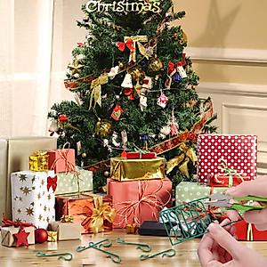 Frienda 300 Pcs Christmas Plastic Ornament Hooks with Scissors Green Ornament Hangers Mini S-Shaped Hooks for Xmas Tree Ball Home Decoration