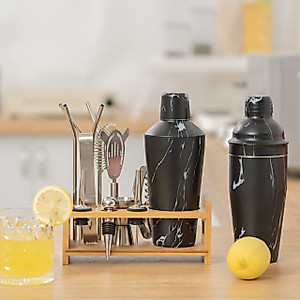 UNISWEET Cocktail Shaker 23oz Martini Shaker Bar Shaker Stainless Steel Drink Shaker with Strainer and Lid Top Large Capacity Margarita Shaker for Home Bar Pincinc Gifts