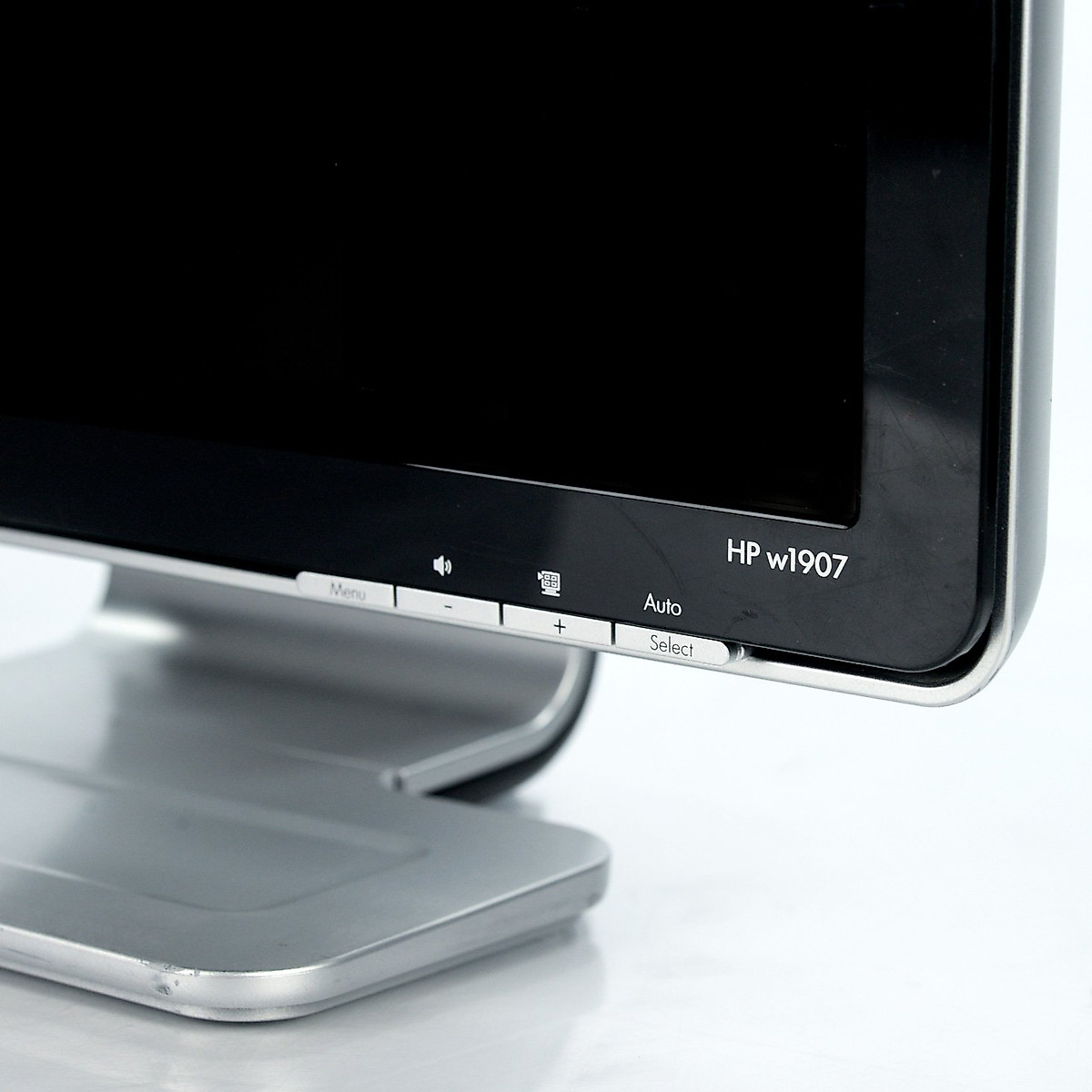 HP W1907 19-inch Widescreen Flat Panel LCD Monitor