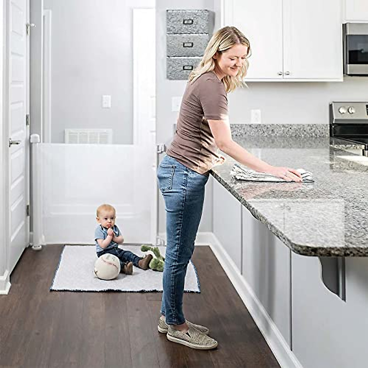 YOOFOR Retractable Baby Gate, Extra Wide Safety Kids or Pets Gate, 33” Tall, Extends to 55” Wide, Mesh Safety Dog Gate for Stairs, Indoor, Outdoor, Doorways, Hallways (White, 33"x55")