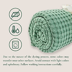 Amélie Home 100% Cotton Waffle Knit Throw Blanket, Soft Lightweight Blanket with Tassels, Decorative Breathable Textured Throw Blankets for Couch Bed Sofa, 50x60, Green