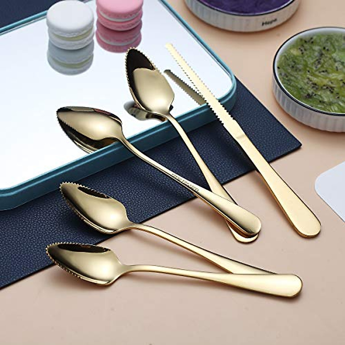 Gold Grapefruit Spoons 5 Pieces Set, 4 Stainless Steel Grapefruit Spoon And 1 Grapefruit knife With Titanium Plating, Grapefruit Utensil Set, Serrated Edges Spoon pack of 5 (Gold)