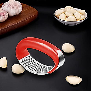 KUFUNG Garlic Press, Garlic Mincer Premium Garlic Press Rocker Garlic Press Stainless Steel, Arc Shape Design Garlic Crusher With Comfortable Grip (Red, M)