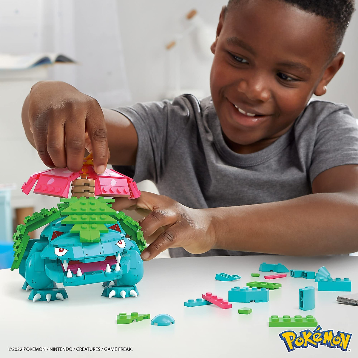 MEGA Pokémon Action Figure Building Toys, Bulbasaur Evolution Set with 622 Pieces, 3 Poseable Characters, Bulbasaur and Venusaur, for Kids