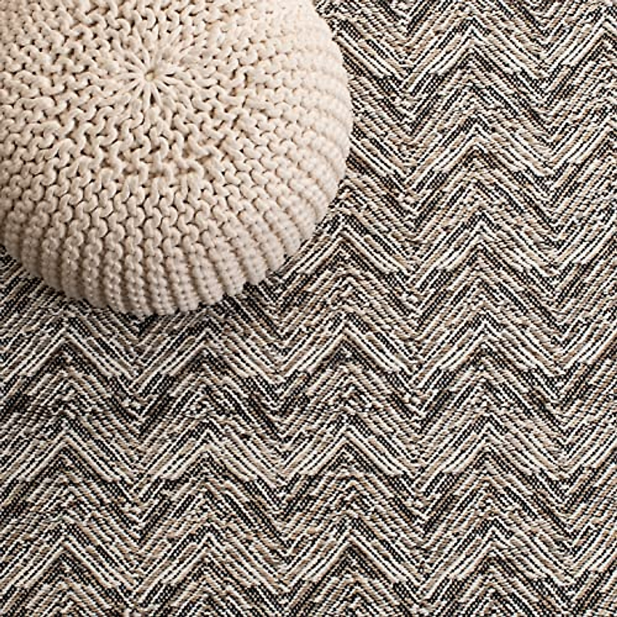 SAFAVIEH Kilim Collection Area Rug - 8' x 10', Beige & Black, Handmade Flat Weave Chevron Wool, Ideal for High Traffic Areas in Living Room, Bedroom (KLM729B)