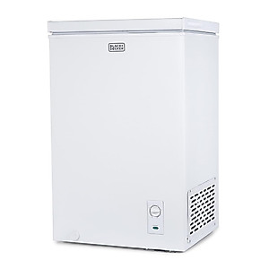BLACK+DECKER 2.7 Cu. Ft. Compact Chest Freezer, Deep Freezer Holds Up To 94.5 Lbs. of Frozen Food, Removable Storage Basket, BCFK726, White