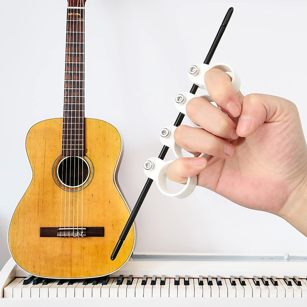 2 Pieces Finger Expander Finger Trainers Multifunctional Finger Expansion Guitar Stretcher Portable Musical Instrument Accessories for Guitar Bass Ukulele Piano Saxophone Beginner