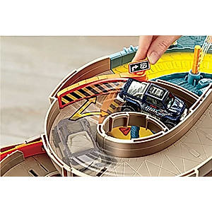 Matchbox Cars Playset, 4-Level Toy Garage & Tow Truck in 1:64 Scale, Kid-Powered Elevator, Car Repair Station & Spiral Ramp